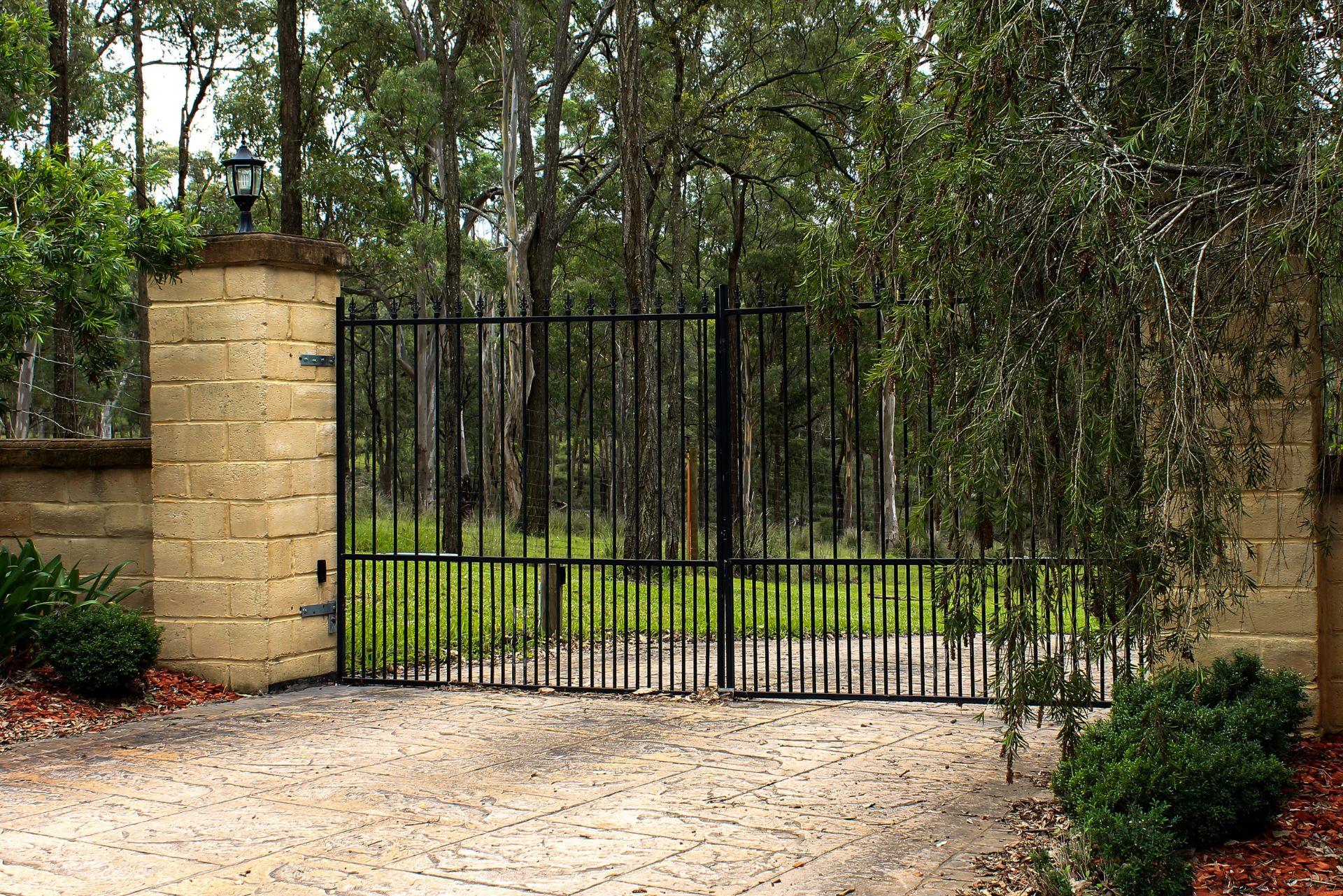 Ultimate Guiden To How To Build A Driveway Gate