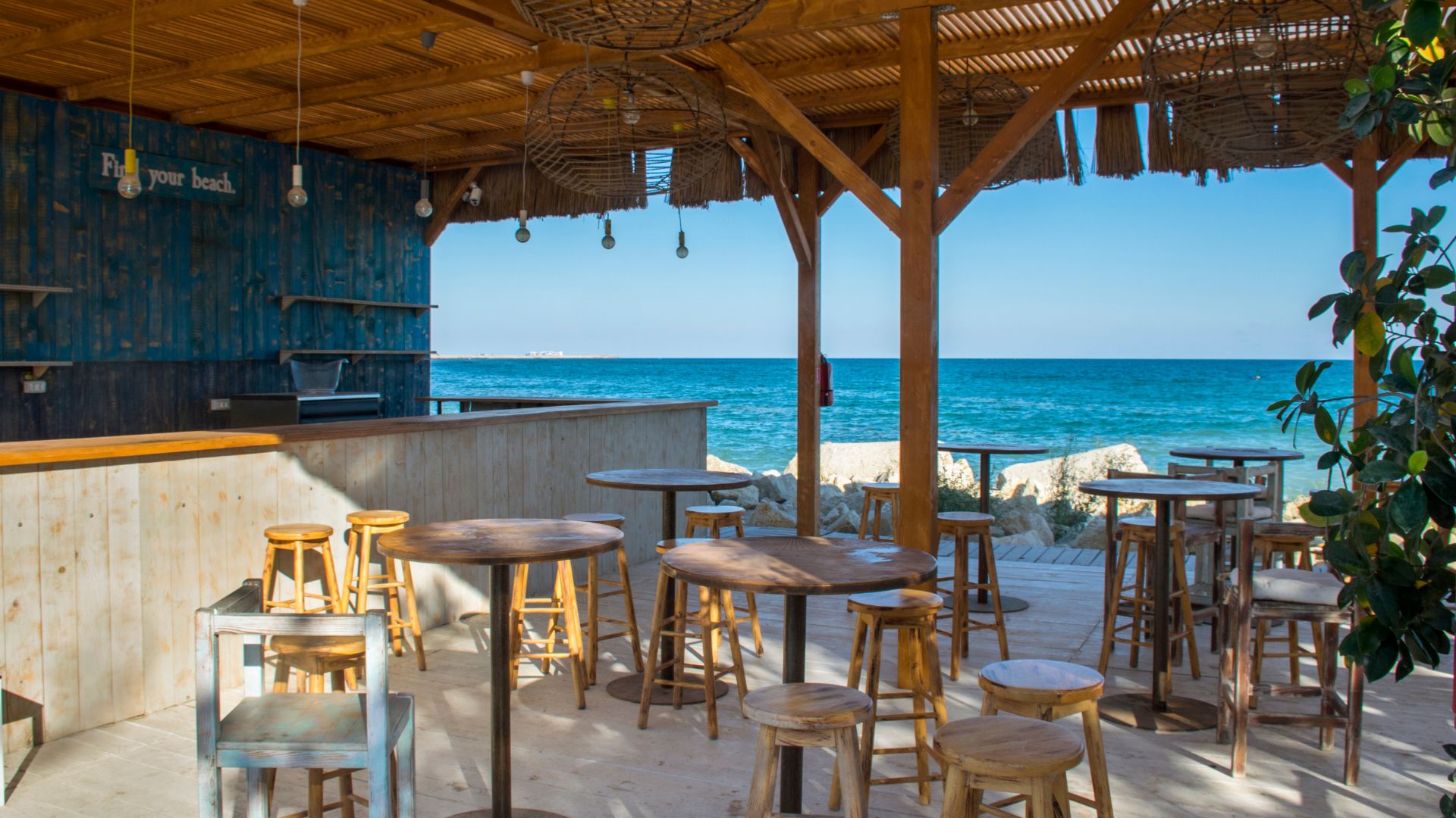 Outdoor Bar Leaners: Elevating Your Outdoor Living Experience