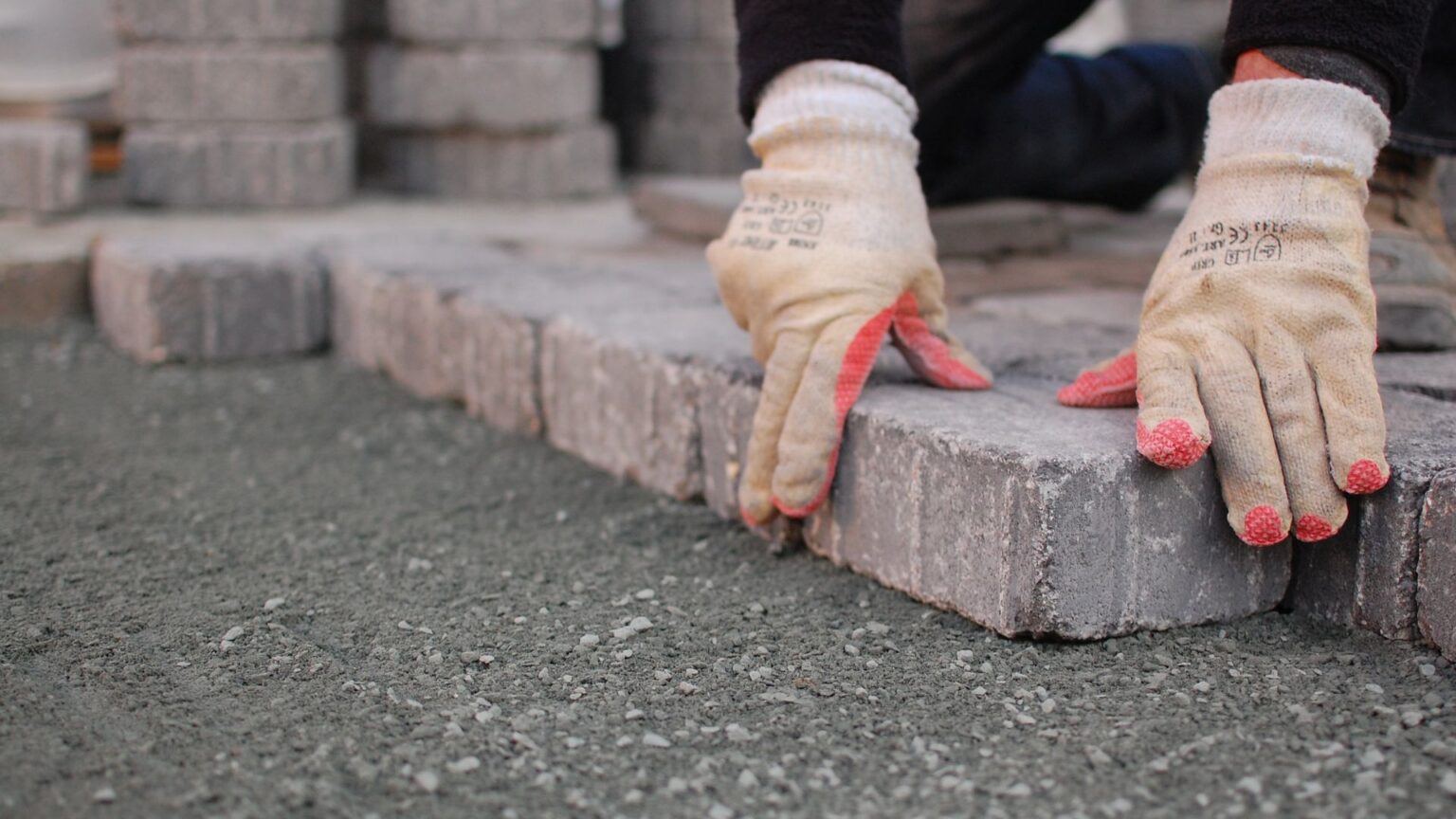 How To Lay Paving Stones In NZ: Easy DIY Guide For Homeowners