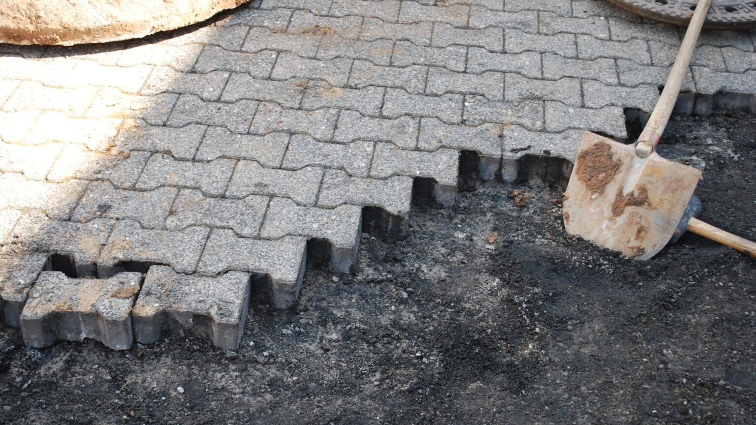 How To Lay Paving Stones In NZ: Easy DIY Guide For Homeowners